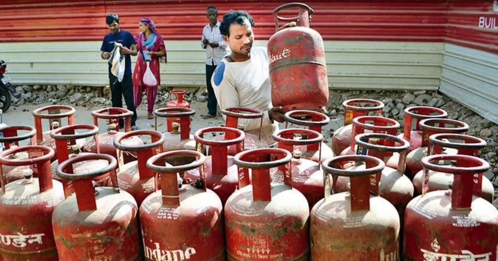 Now 15 domestic gas cylinders yearly to each family - Jaipur Stuff